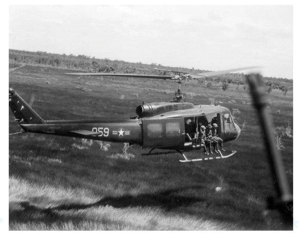 Trumpeter 1/35 UH-1B Huey Plastic Model Kit [05111] – Hobbytech Toys